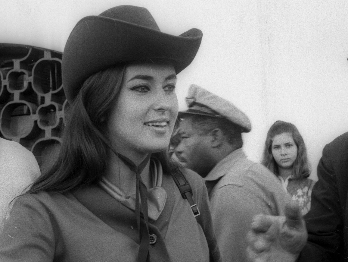 'Queria ter experimentado outros homens', diz Helô Pinheiro