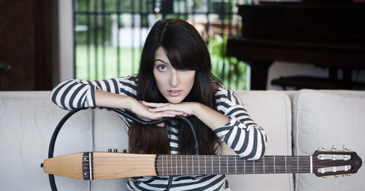 G1 - Sucesso na web, Clarice Falcão lança CD e estreia ao vivo: 'Dá um ...