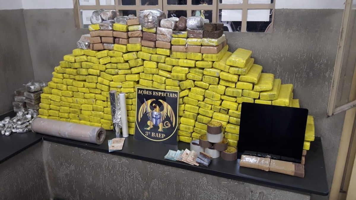 Pm Apreende Quase Meia Tonelada De Maconha Em São José Dos Campos Sp