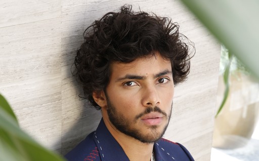 “Arte é um suspiro de felicidade no caos”, diz Gabriel Fuentes - GQ ...