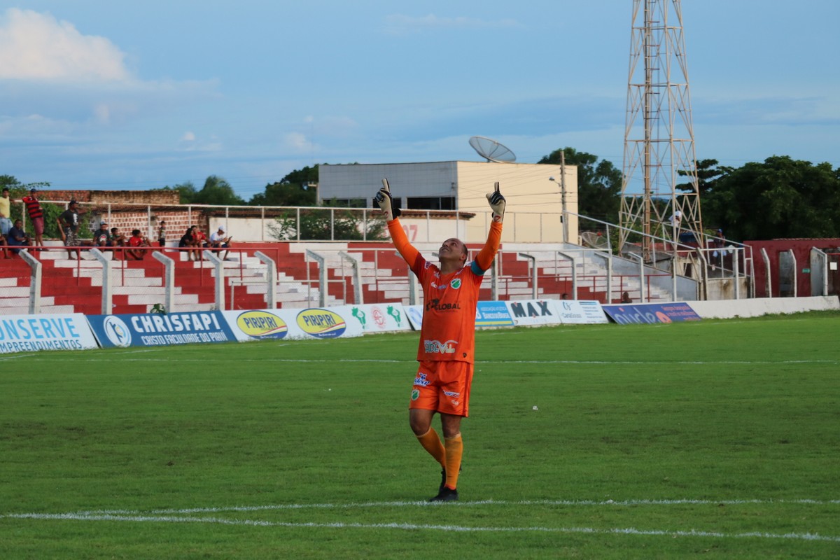 Goleiro Rodrigo Ramos pausa carreira após mãe morrer de Covid-19: "Não ...