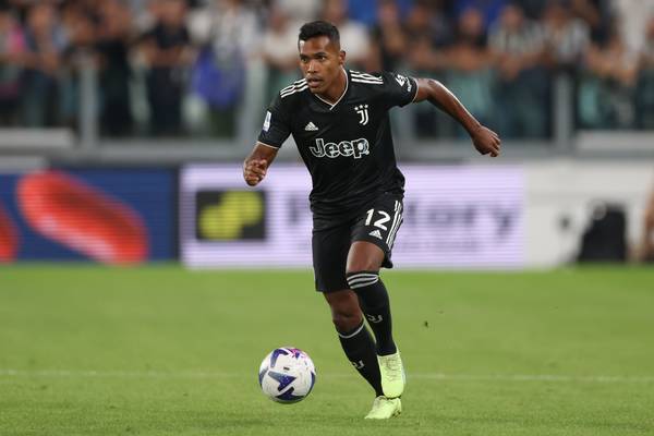 São Paulo faz contato sobre a situação do lateral Alex Sandro, que ...