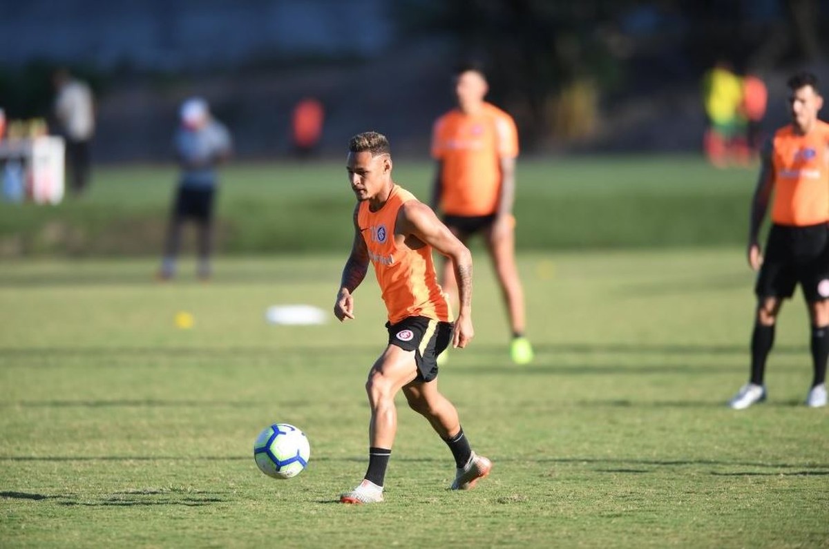 Neilton mostra otimismo para substituir D’Alessandro no Inter: "Gosto ...