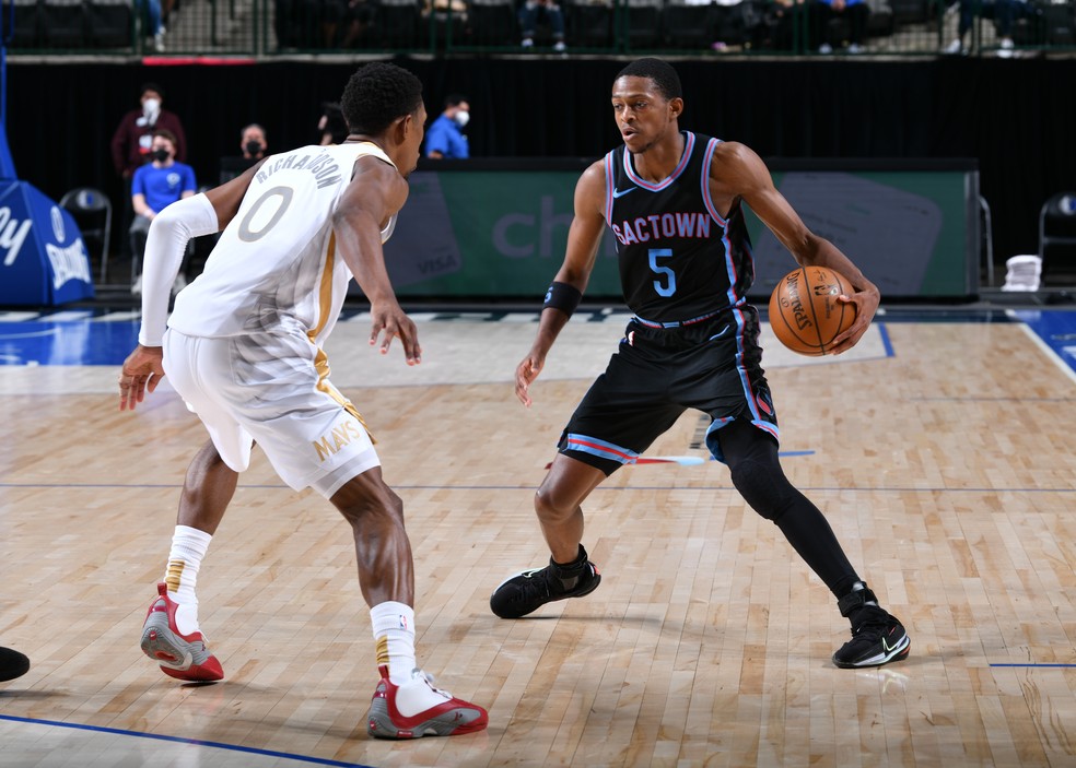 Kings vencem Mavs em Dallas e encerram série de nove derrotas - O Pipoco