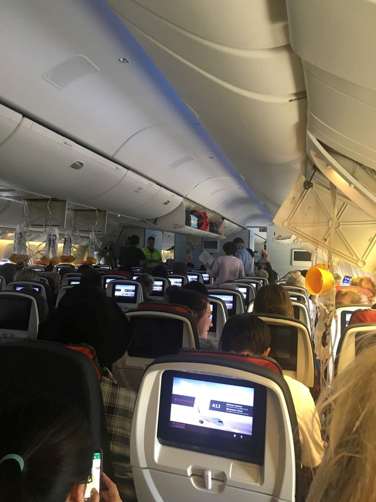 'Turbulência de céu claro' surpreende voo da Air Canada, e passageiros ...