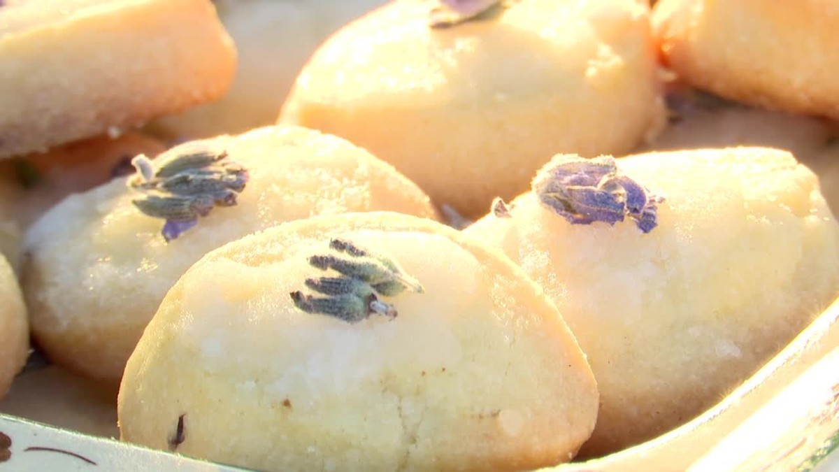 Aprenda a fazer uma receita de biscoitos amanteigados com lavanda ...