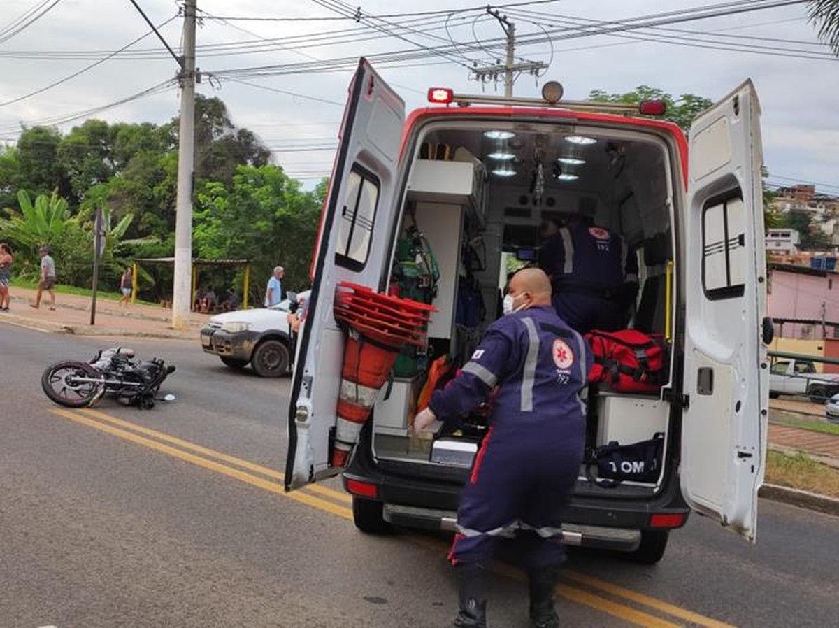 Pedestre fica gravemente ferido ao ser atropelado por motocicleta em Muriaé | Zona da Mata | G1