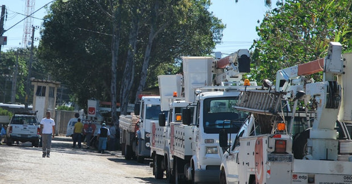 G1 - Trabalhadores da EDP Escelsa fazem protesto contra demissões, no ...
