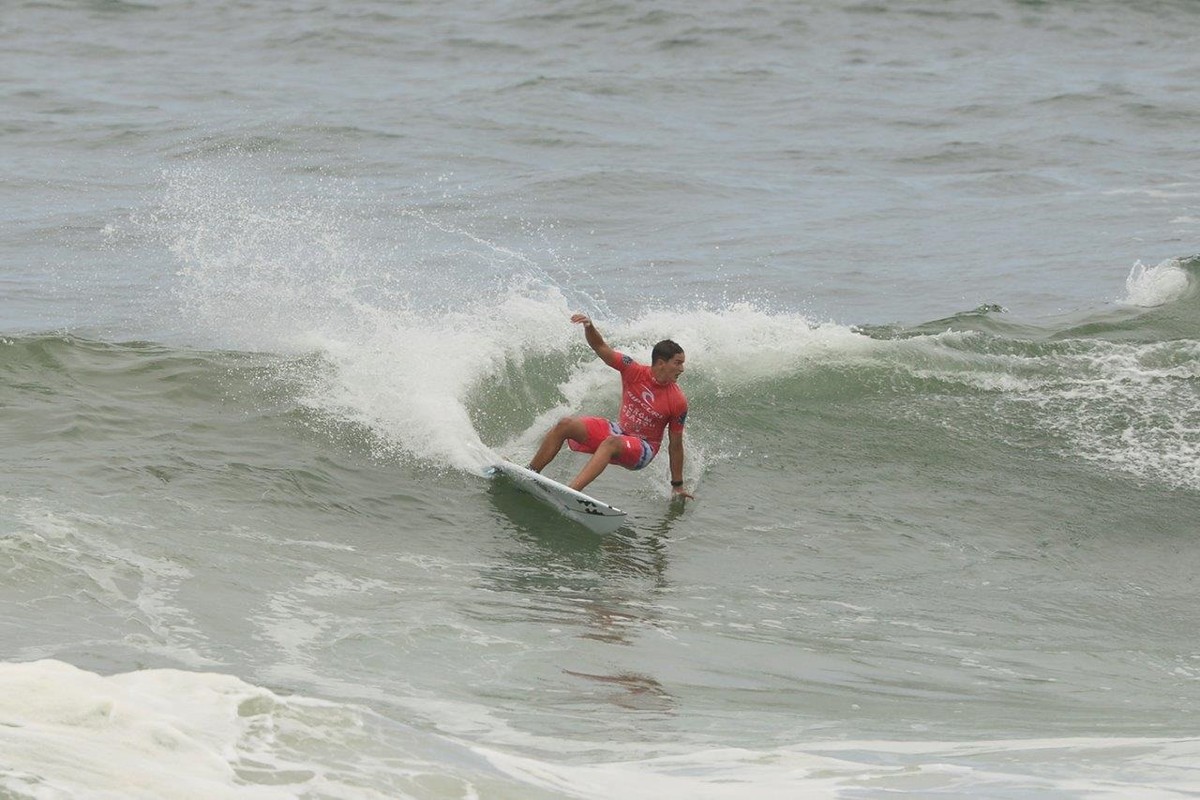 Surfista de Guarujá se prepara para etapa decisiva do Brasileiro de ...