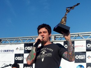 G1 - Strike e Aliados recebem premiação e reúnem multidão em praia de ...