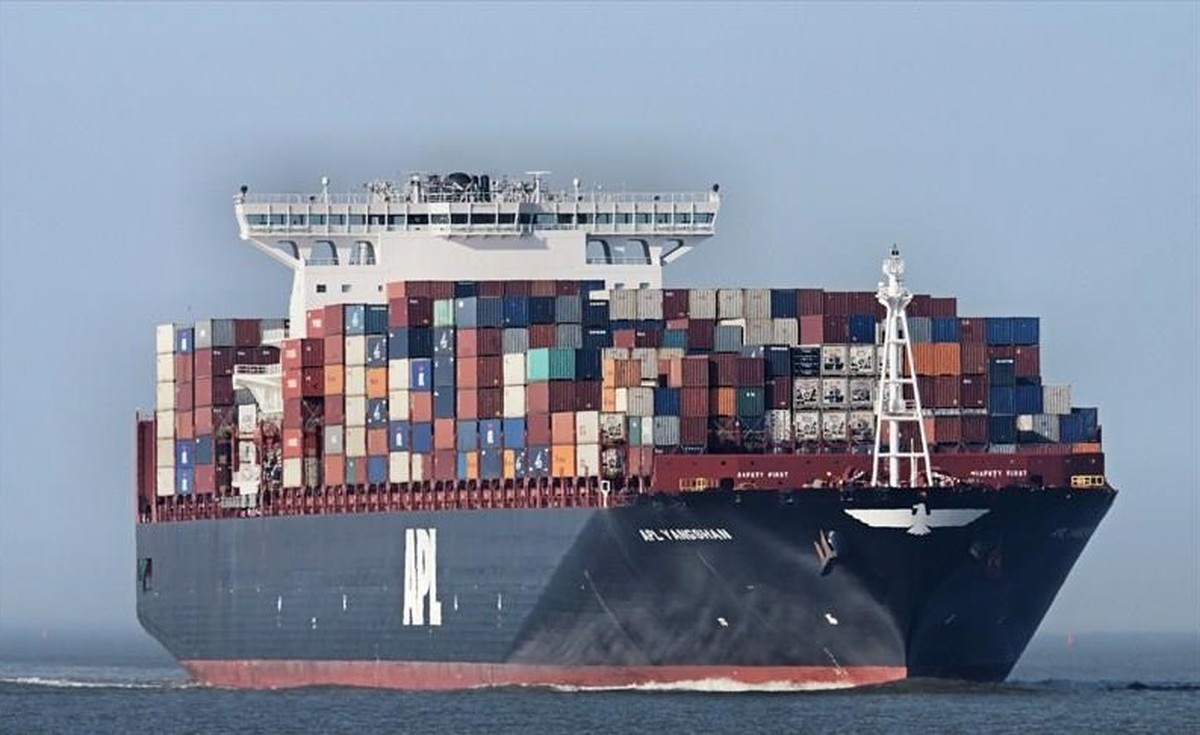 Navio mercante 'gigante' chegará ao Porto de Santos e deve interromper ...