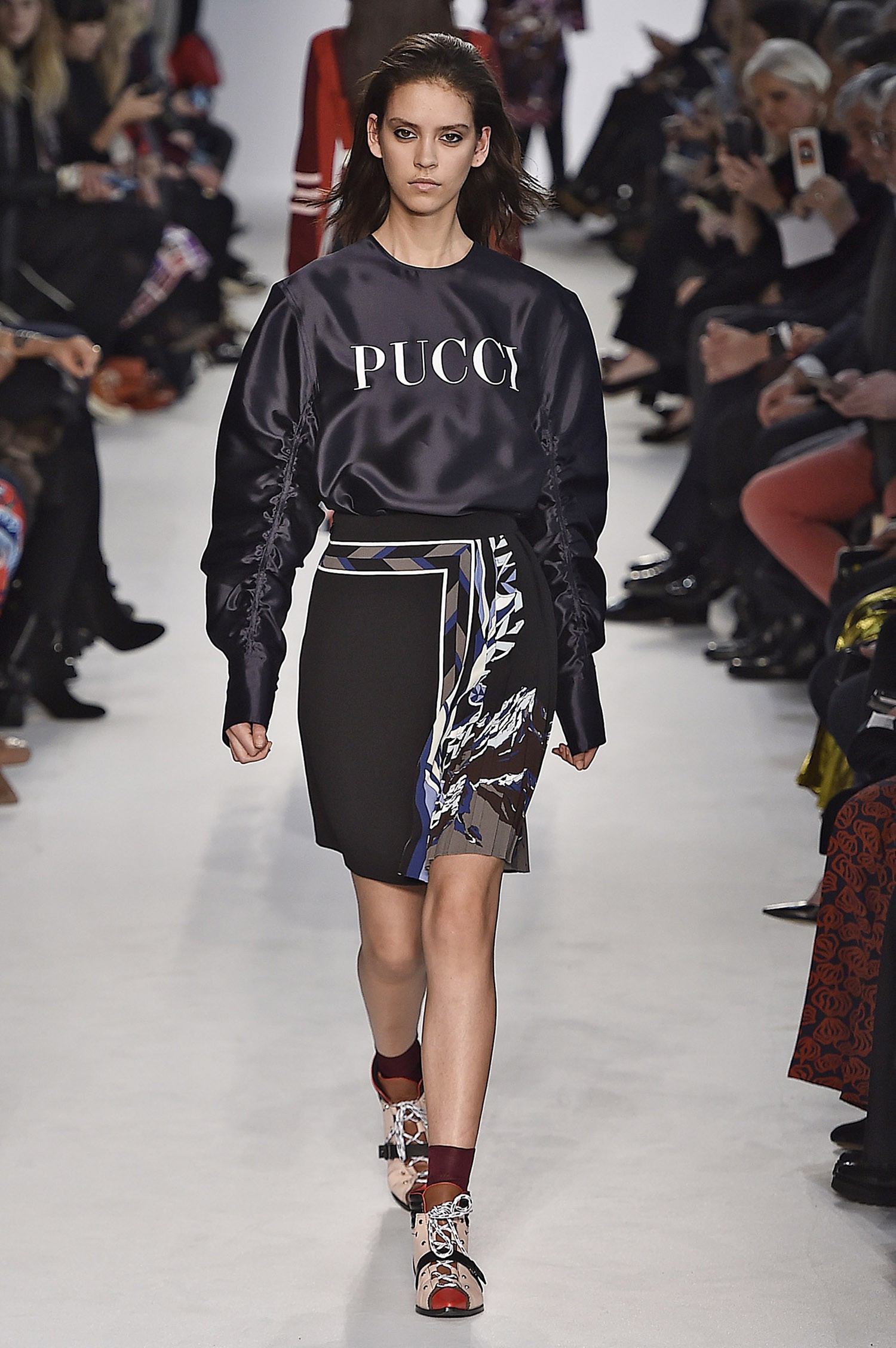 Esqui e outros esportes inspiram o inverno 2017 da Pucci | Desfiles | vogue