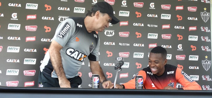 De olho na Seleção, Robinho celebra vitória e tira sarro com equatorianos