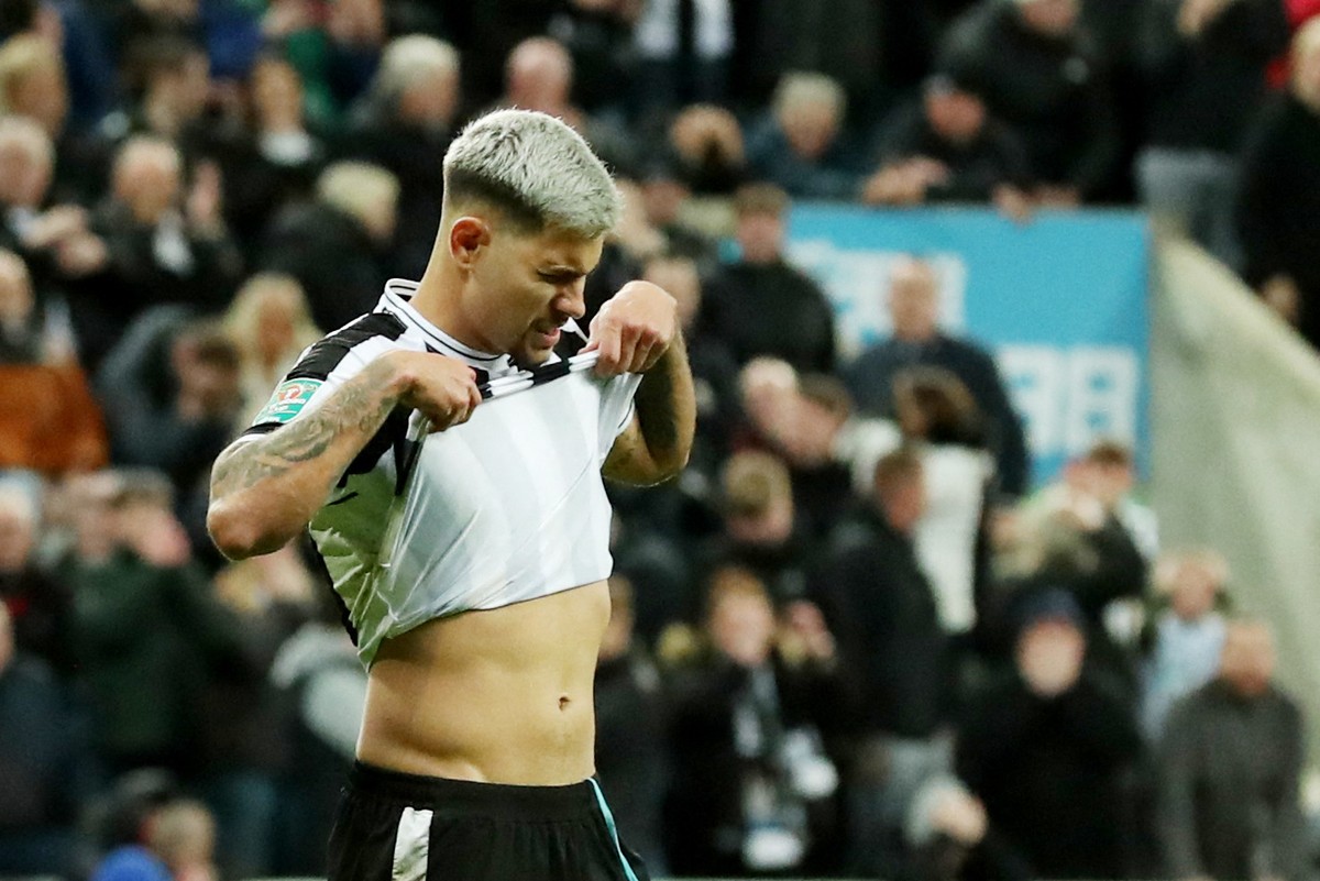 Bruno Guimarães erra cobrança, mas Newcastle bate o Crystal Palace nos ...