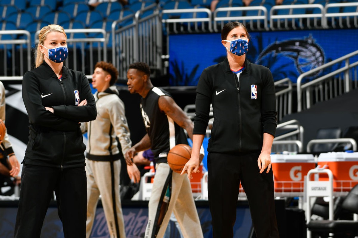 NBA tem dupla de árbitras em quadra pela primeira vez na história da ...