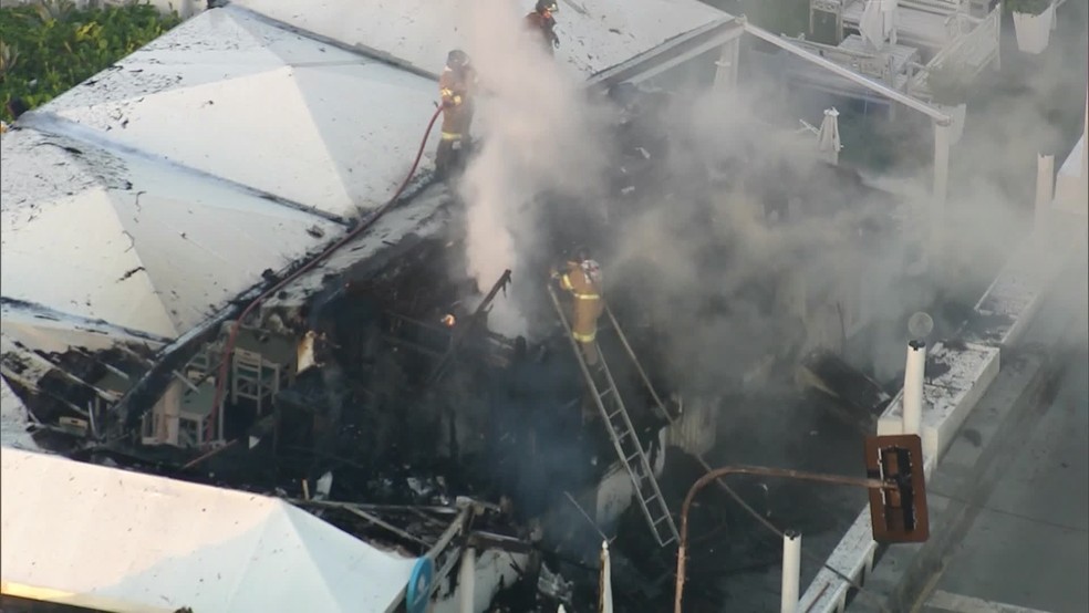 Incêndio atinge quiosque na Praia da Reserva, na Zona Oeste do Rio ...