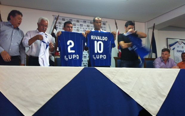 Rivaldo chega ao Azulão e diz que é exemplo para os mais jovens ...