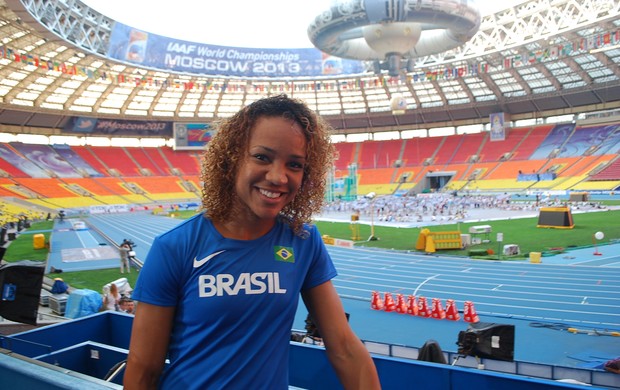 Pronta para voar, Keila Costa se arrisca no russo antes da estreia ...