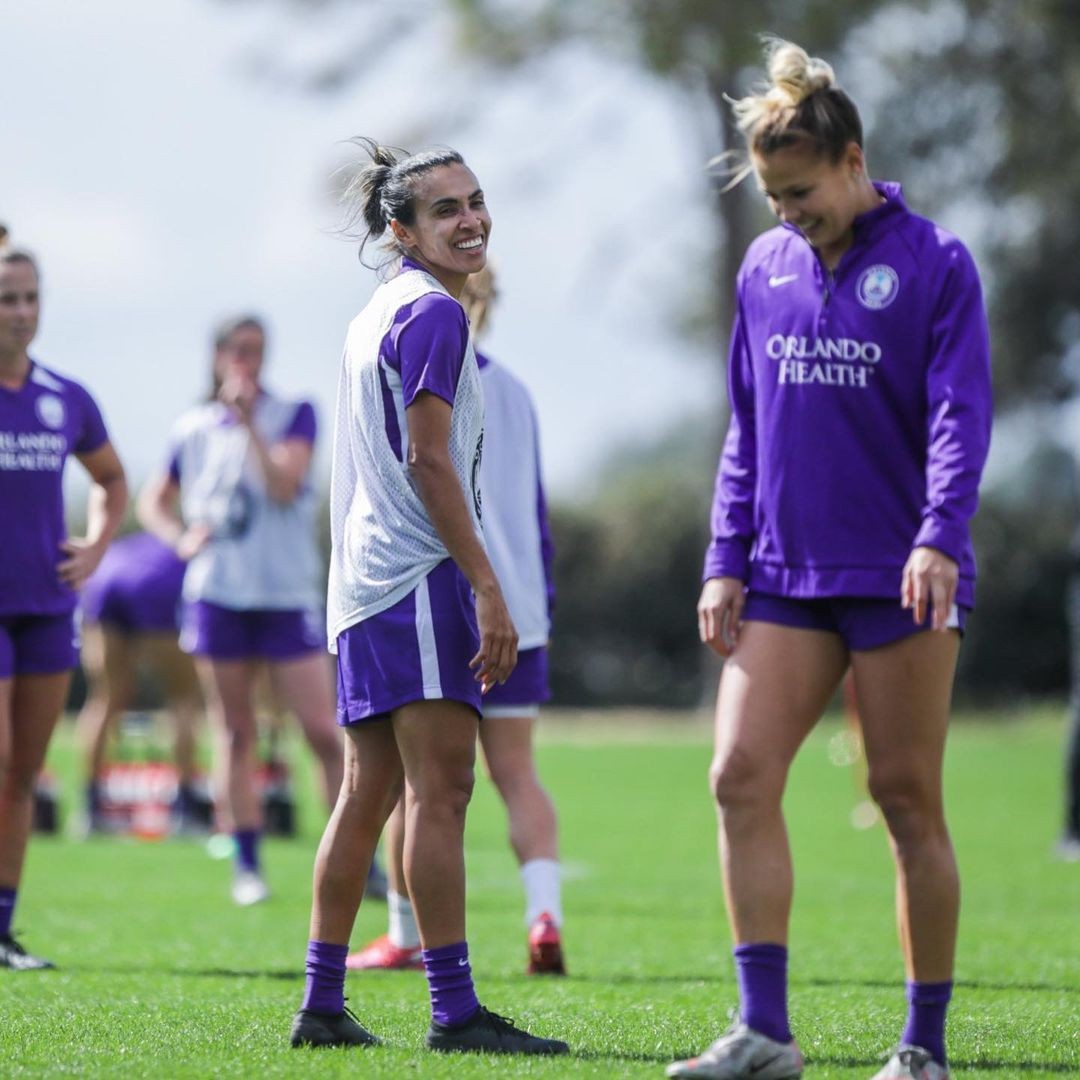 Namorada de Marta, Carrie Lawrence manda recado após eliminação do ...