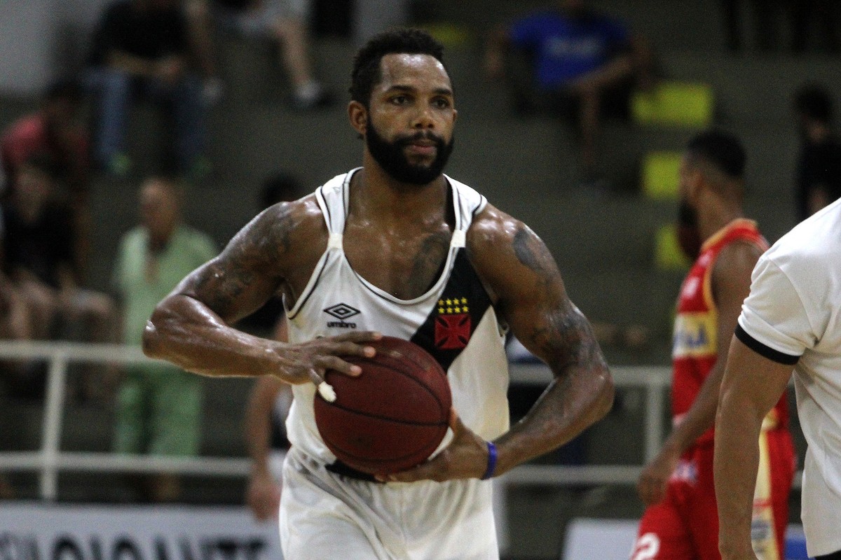 David Jackson explica saída por atraso de salários, mas ainda espera ...