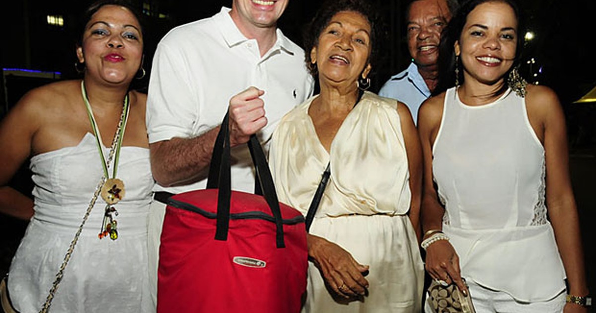 G1 - Família Macena se reúne no Recife para celebrar a chegada do ano ...