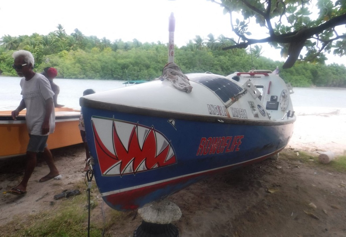 Depois de um ano à deriva, barco de aventureira americana afogada ...
