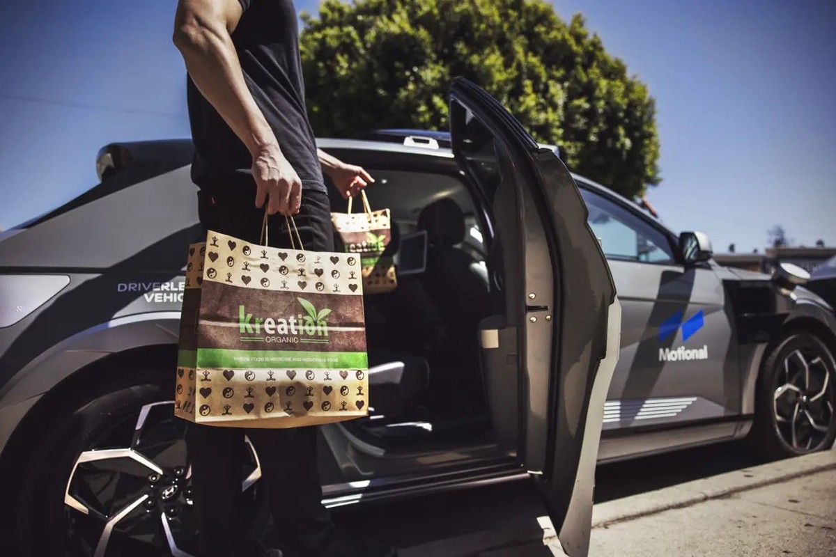 Conheça o carro autônomo que faz entregas para o Uber Eats | Robótica ...