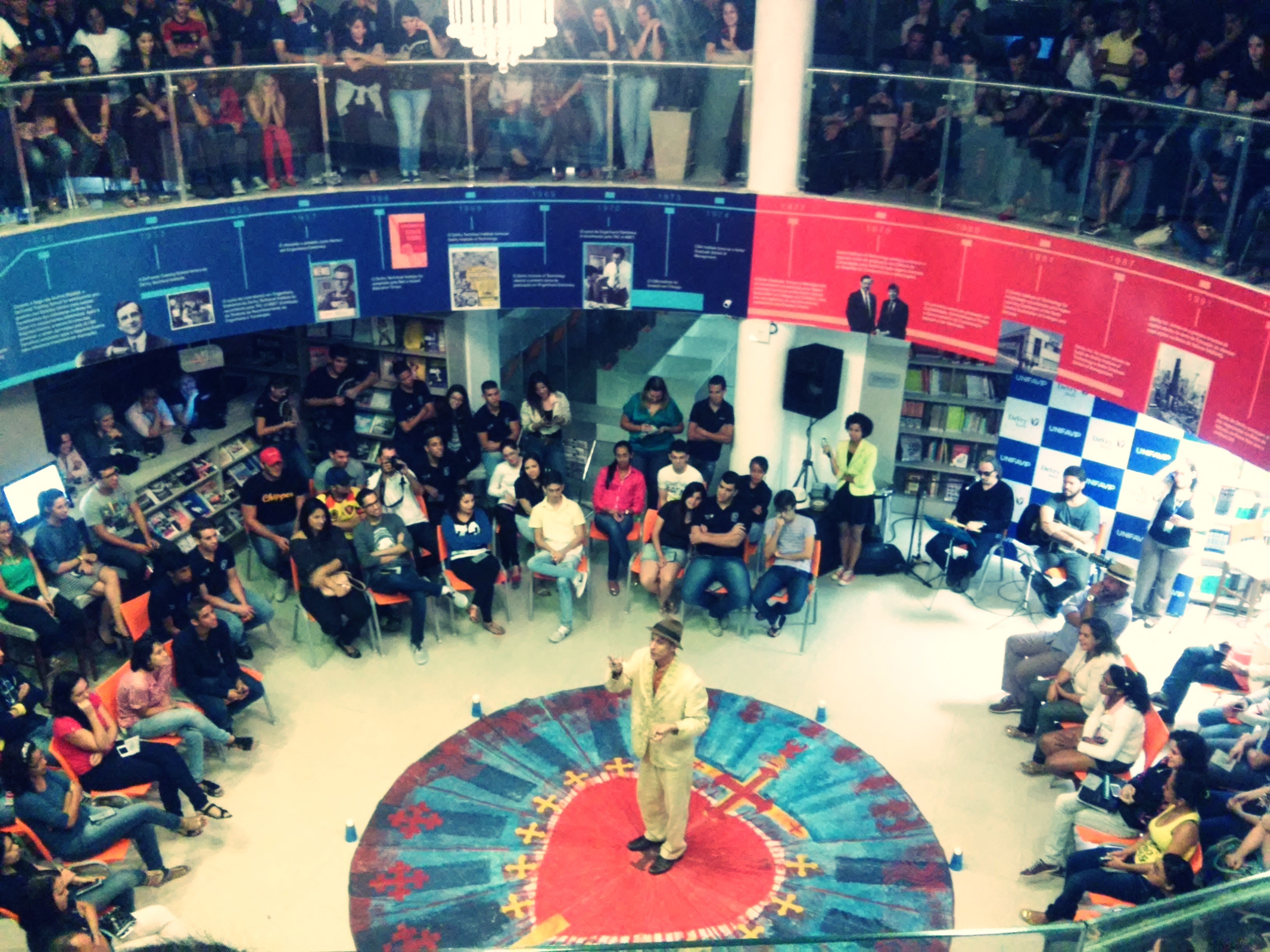 Rede Globo > tvasabranca - Ator Aramis Trindade apresenta peça para ...