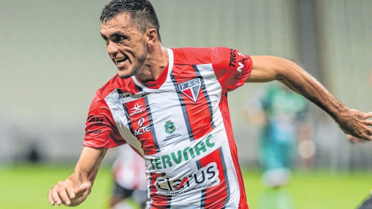 Impasse e multa de R$ 2 mi dificultam saída de Cariús do Ferroviário ...