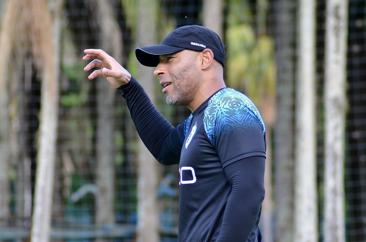 Edinho deixa hospital em SP após passar Natal com Pelé e volta a dar ...