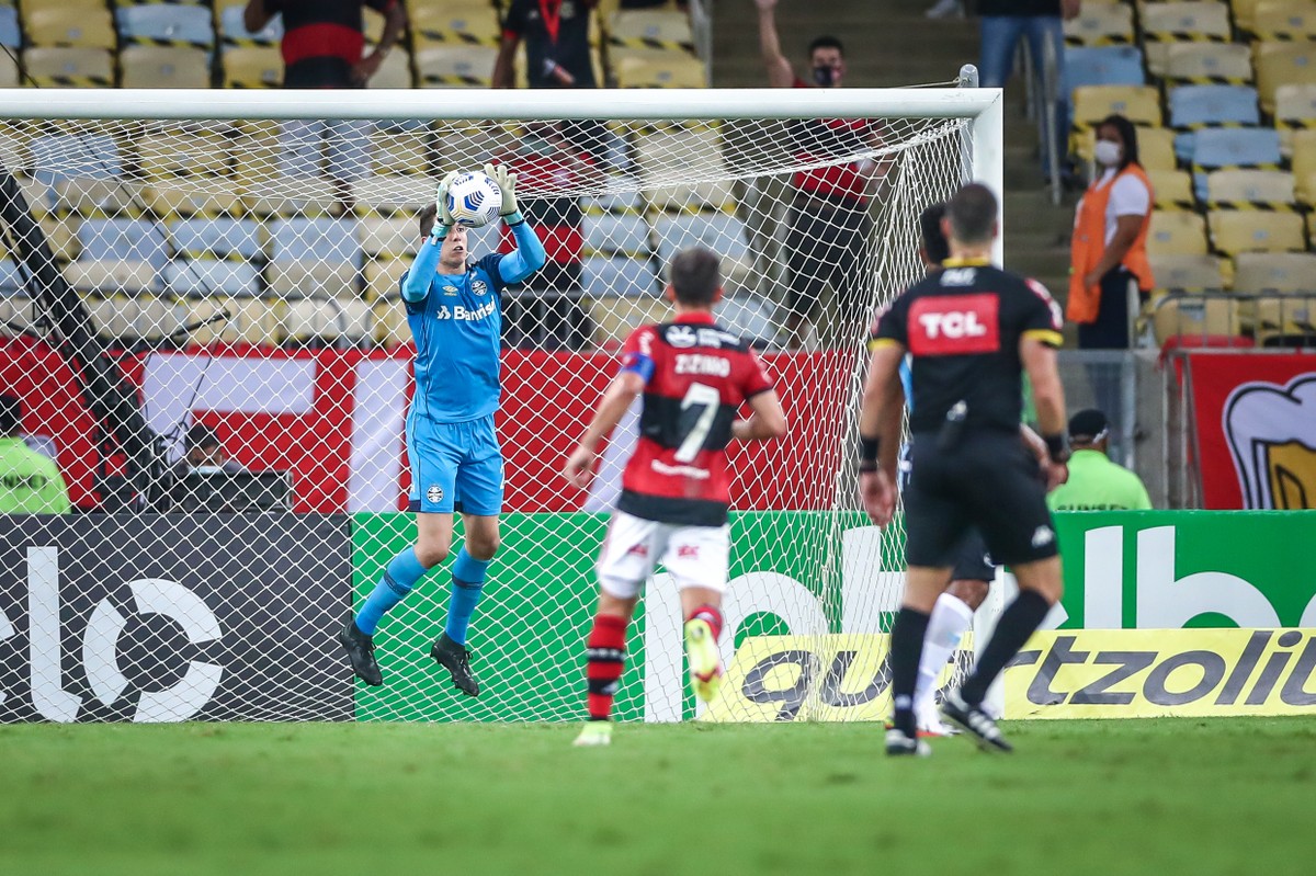 Brenno joga pelo Grêmio após 70 dias e se motiva em disputa com Chapecó ...
