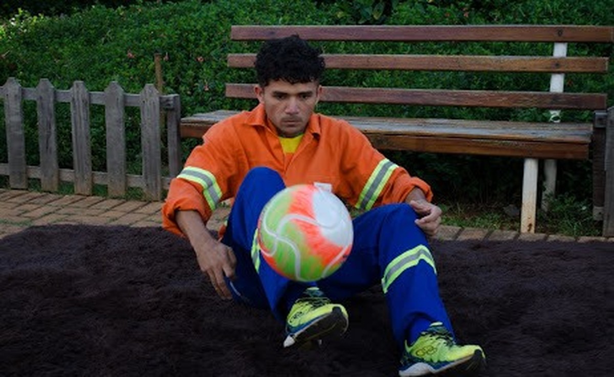 Gari de Goiânia faz 10 horas seguidas de embaixadinhas e lança desafio ...