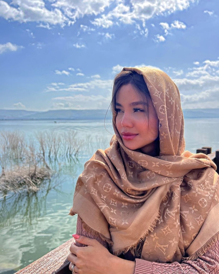 Biah Rodrigues usa hijab em viagem pela Jordânia | Celebridades | Vogue