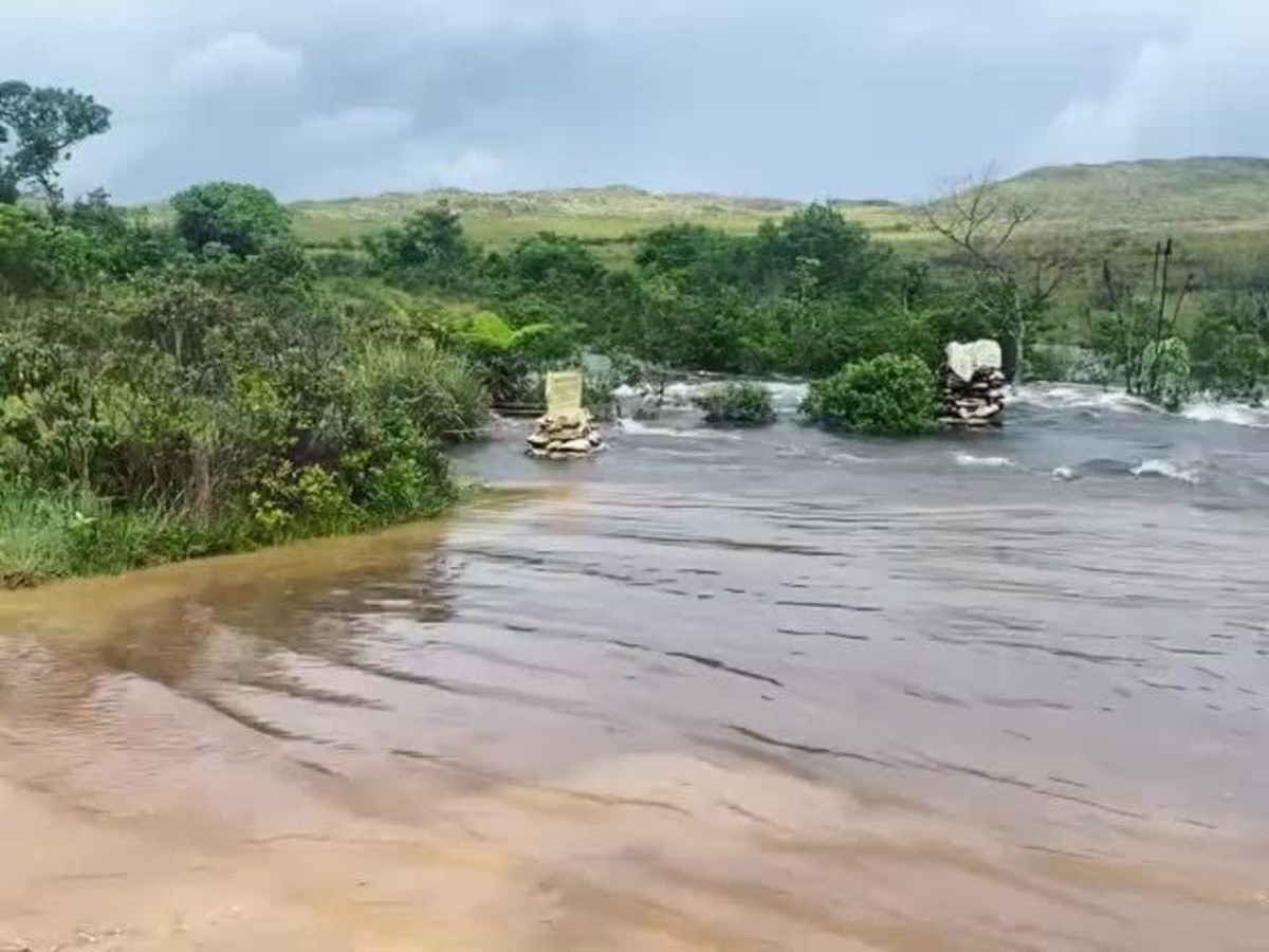 VÍDEO: após chuvas, nascente do Rio São Francisco transborda no Parque Nacional da Serra da ...