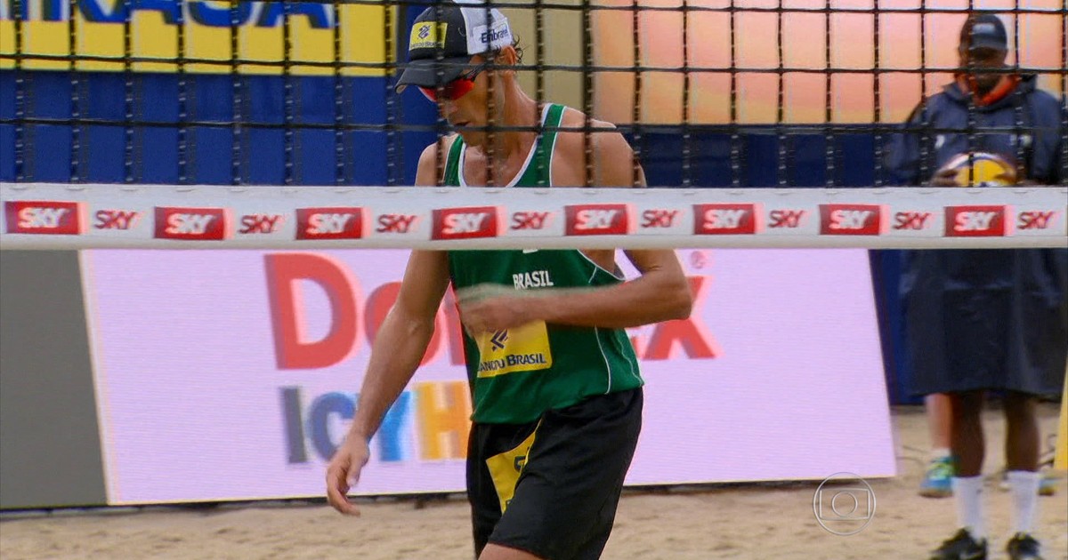 Jornal Nacional - Emanuel faz última partida profissional no vôlei de praia
