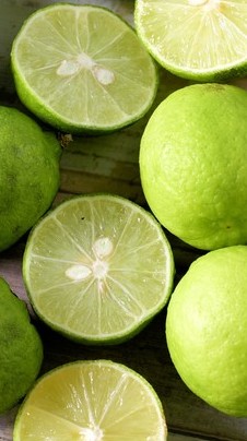 Limão faz bem para a saúde? Descubra 5 benefícios da fruta