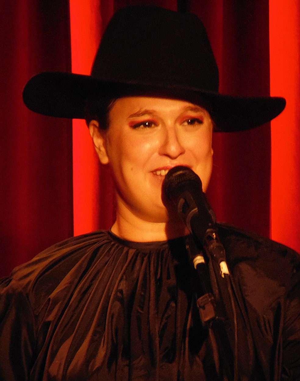 Alice Caymmi mostra que é cantora para ser levada a sério em show em ...