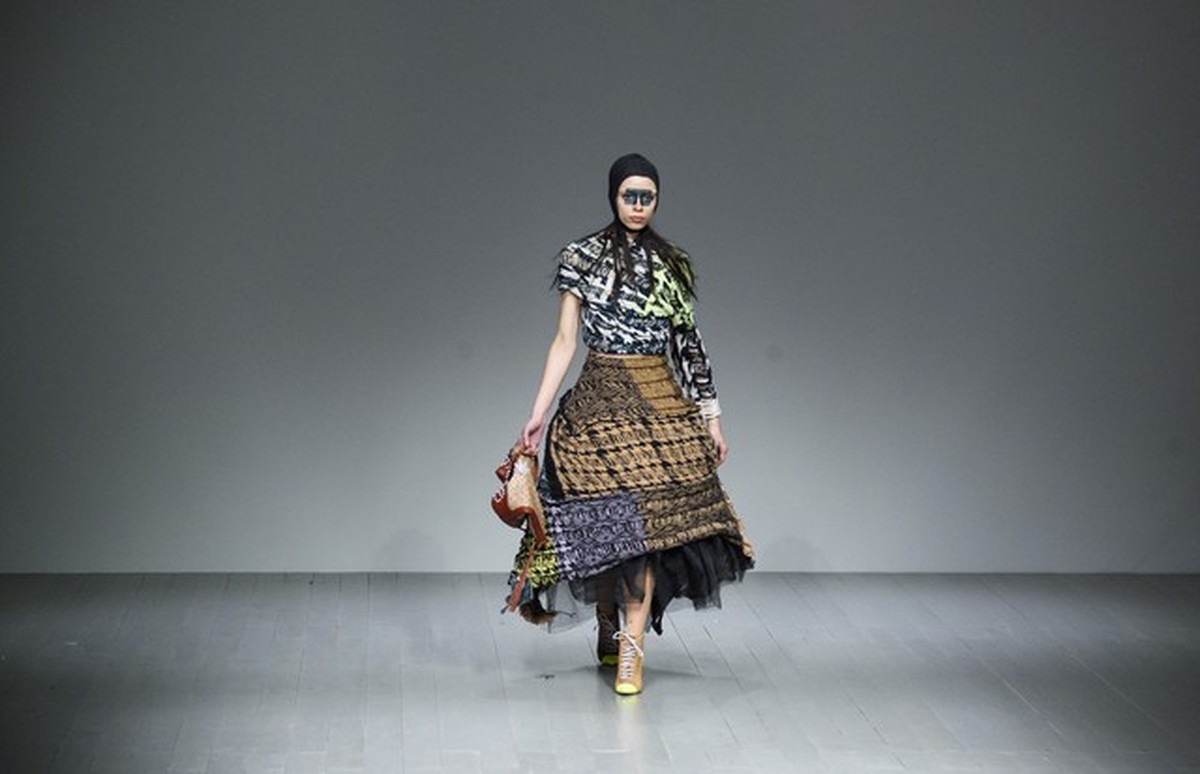 Matty Bovan estreia com estilo e moda eco-friendly | Desfiles | Vogue