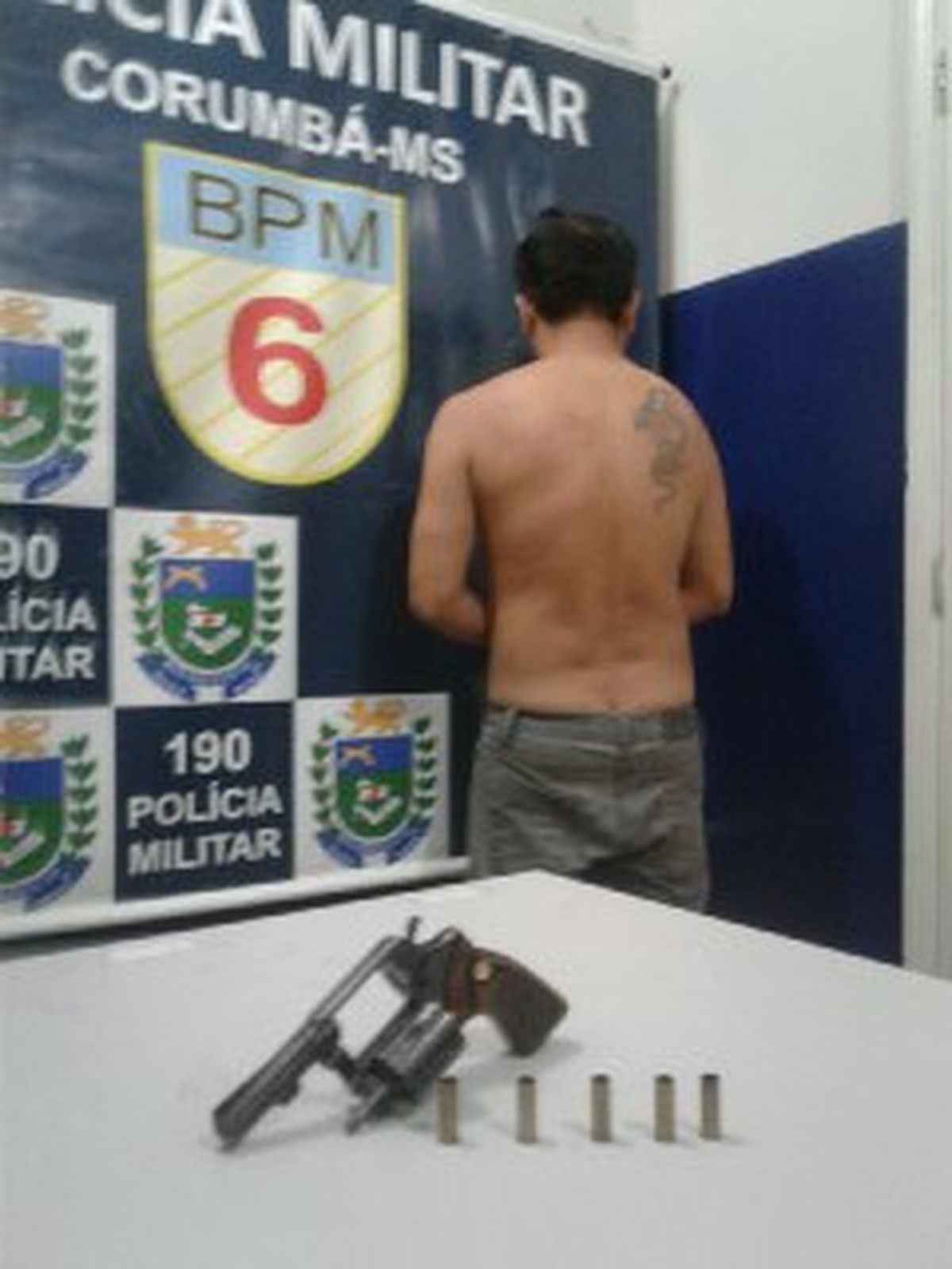 Mulher Pede Para Pm Prender Marido Por Disparo Acidental De Arma De