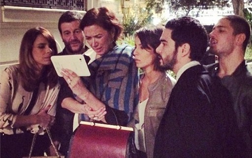 Elenco de 'Império' acompanha novela em tablet - Quem | QUEM News