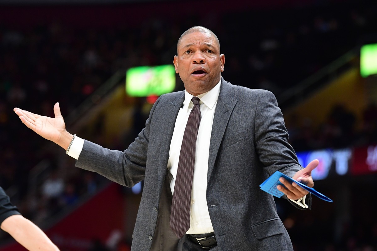 Ex-Clippers e técnico do ano em 2000, Doc Rivers acerta com o ...