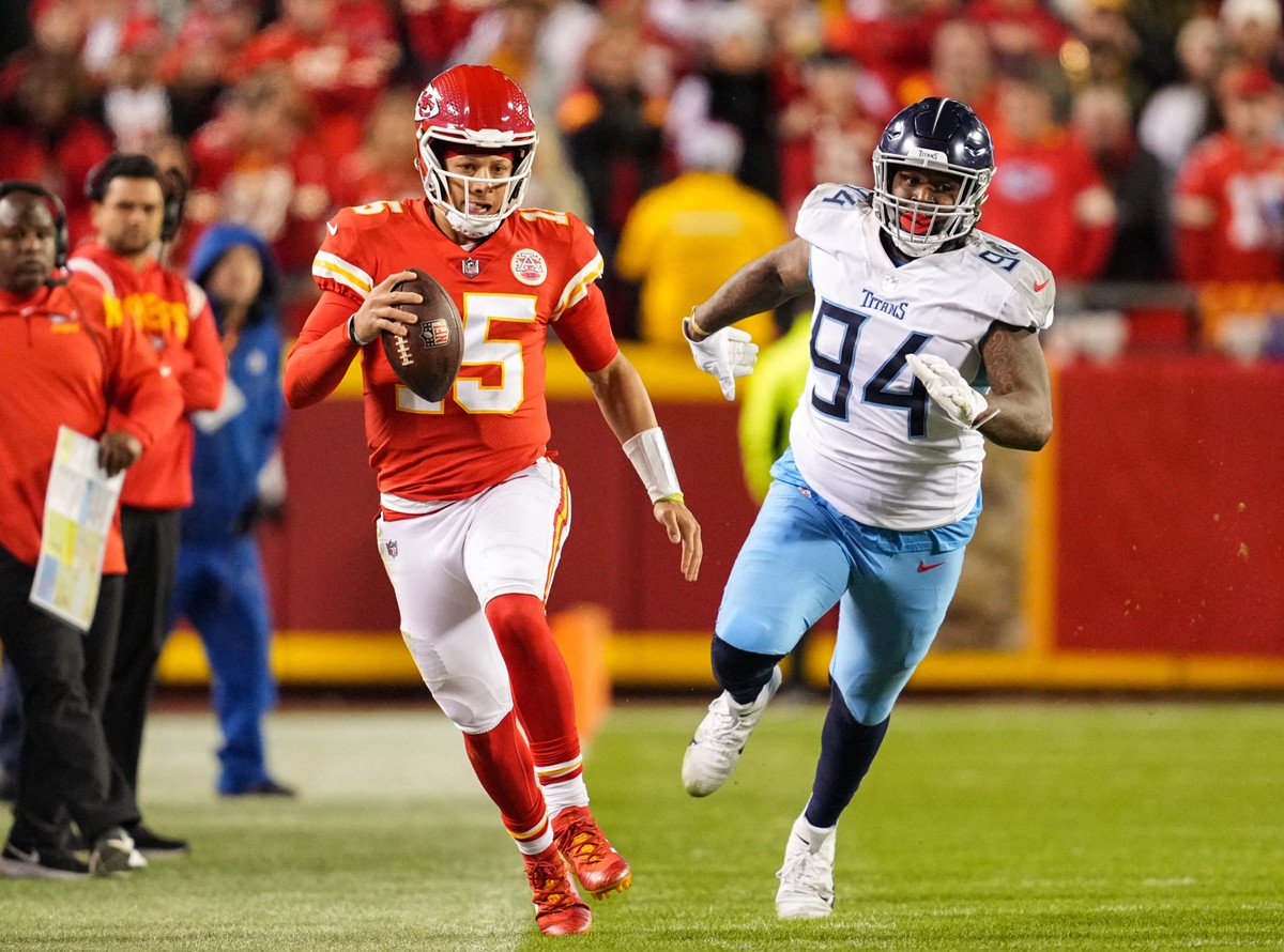 NFL: Mahomes decide, calouro vai mal, e Chiefs vencem os Titans na ...