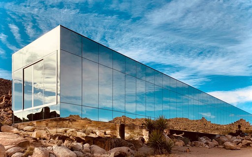 Esta casa invisível na Califórnia é uma imersão do deserto - GQ | Prazeres
