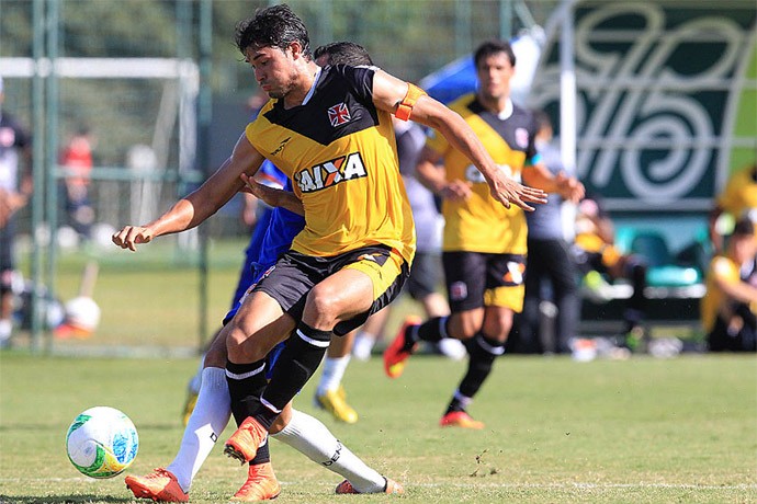 Com nova formação tática, Vasco minimiza cautela e busca equilíbrio ...