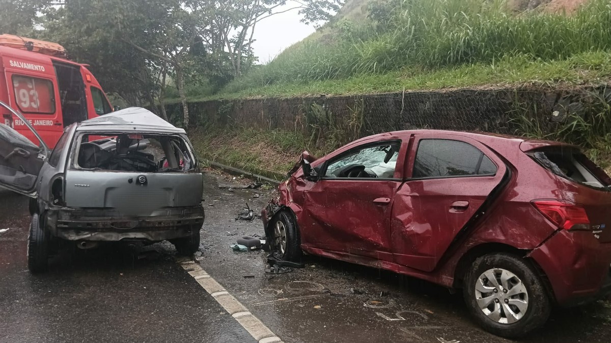 Acidente entre dois carros deixa um morto e três feridos na Rio-Santos, em Paraty | Sul do Rio e ...