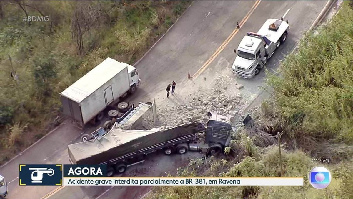 Carreta e caminhão batem de frente na BR-381, na Grande BH | Minas Gerais | G1