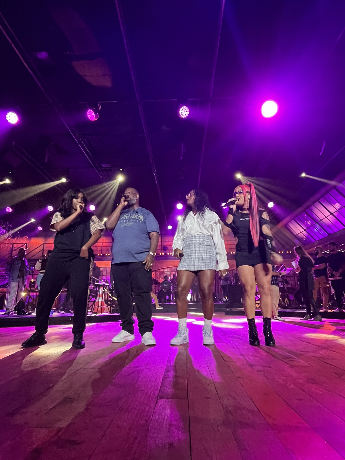 Gloria Groove recebe Péricles, Iza e Liniker no 'Música Boa Ao Vivo ...