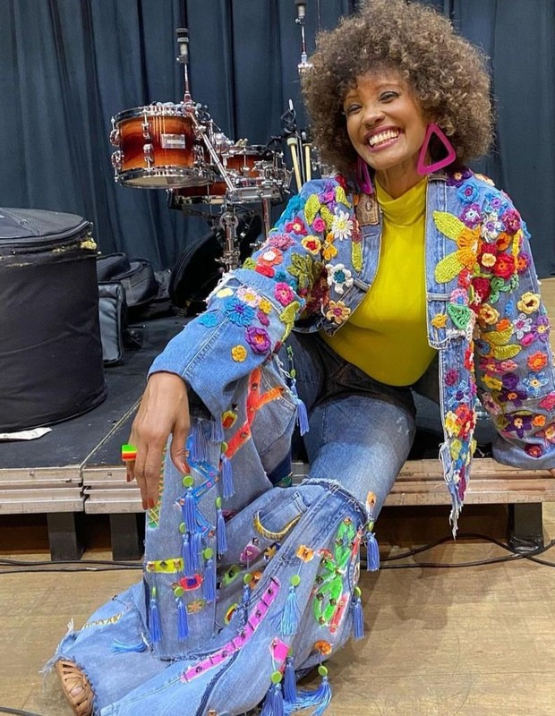 Isabel Fillardis investe na carreira de cantora após curar doença ...