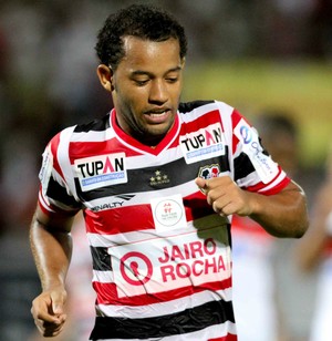 Lelê comemora primeiros gols pelo Santa e fim de jejum de dez jogos