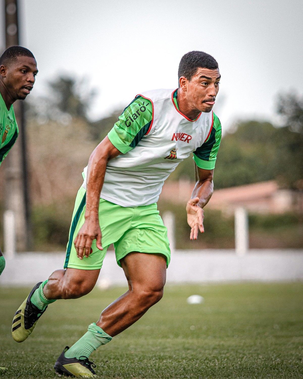 Jackson projeta jogo contra o Paraná e aponta duelo como "oportunidade ...